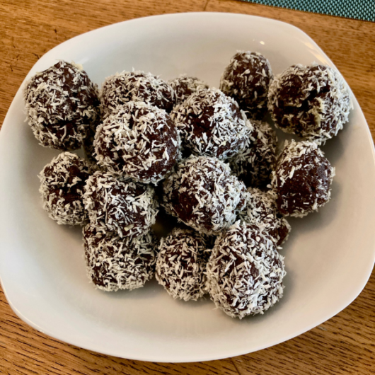 SCD Recipe: Peanut Butter & Jelly Date Balls | Happy Gut For Life